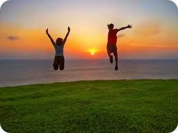 Essere felici e attrarre la persona giusta: 8 semplici passi